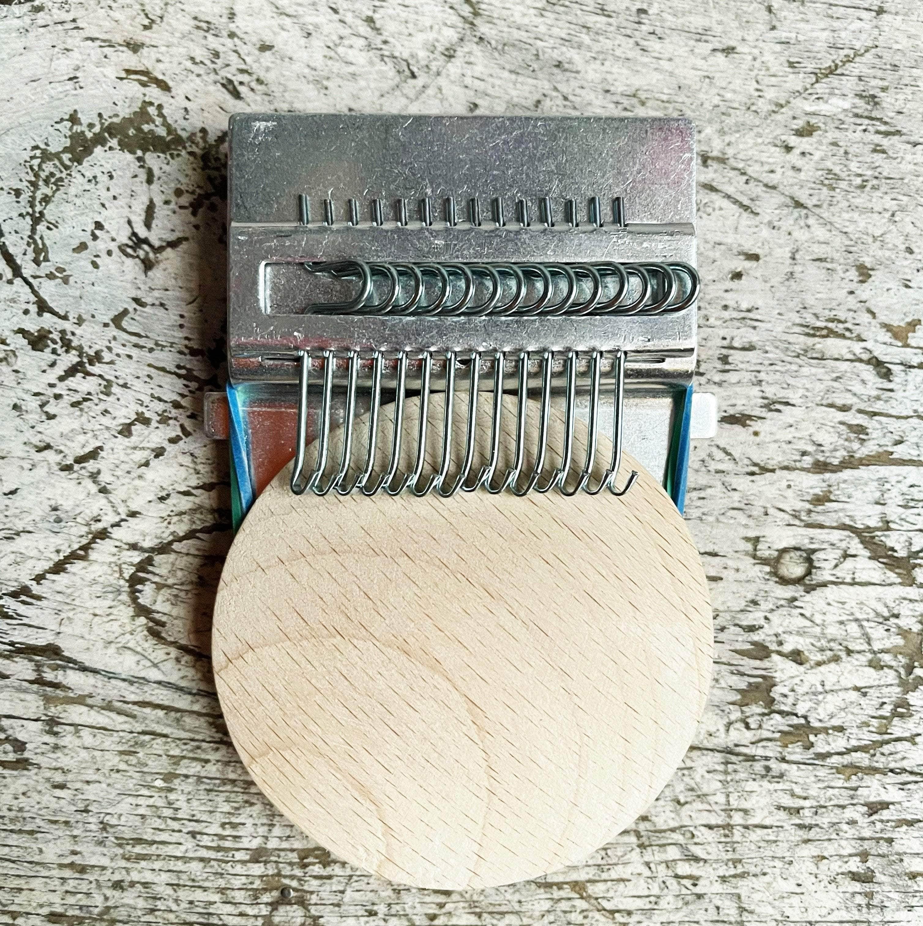 Small Loom (Speedweve Replica) Darning tool | Tribe Yarns, London ...